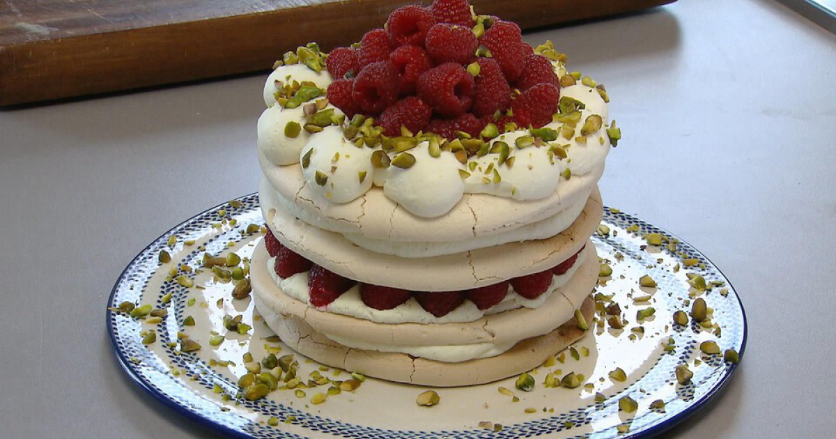 Schuimtaart met frambozen en vanilleslagroom | BinnensteBuiten