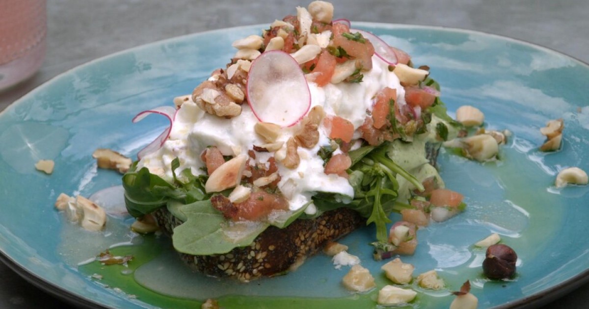 Oerbrood met tomatensalsa en burrata | BinnensteBuiten
