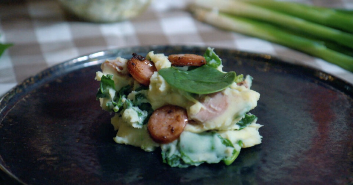 Pastinaak stamppot met spinazie, witte kaas en rookworst | BinnensteBuiten