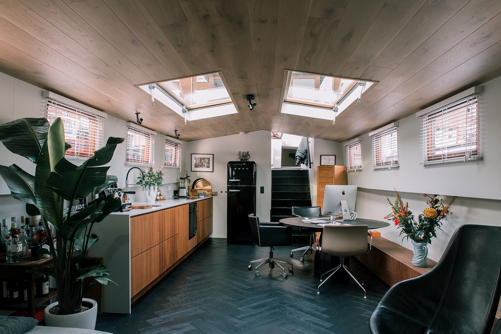 Strakke woonboot in Amsterdam | BinnensteBuiten