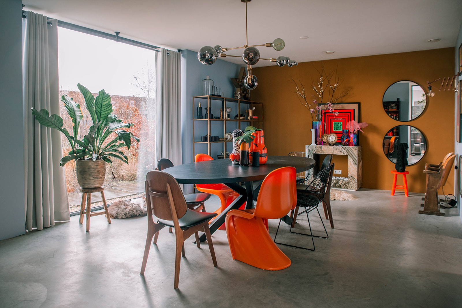 Strakke loft met funky interieur | BinnensteBuiten