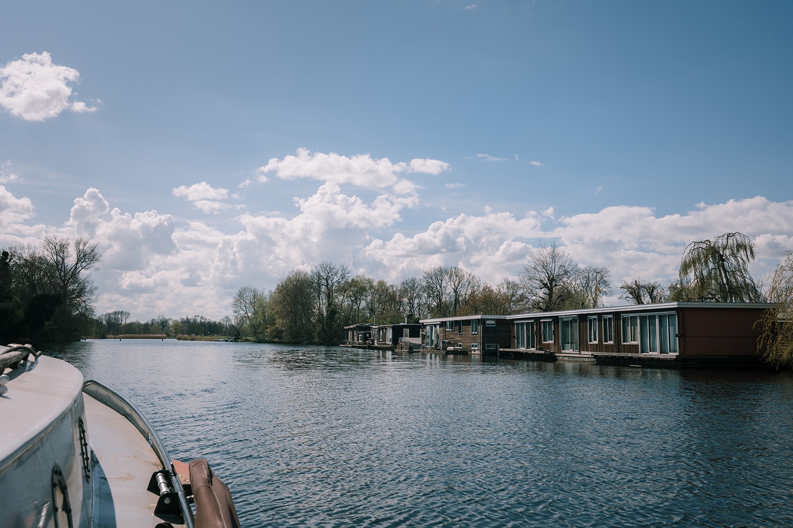Woonark vol bijzondere reisvondsten in Nigtevecht | BinnensteBuiten
