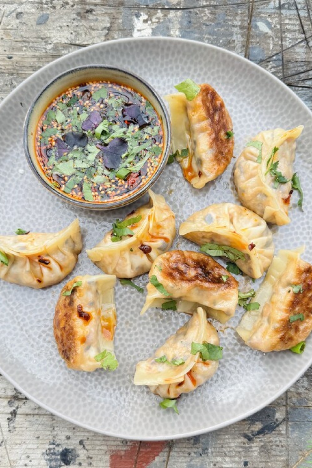 Gyoza's met shiitake, gerookte tofu en een zoetzure dip | BinnensteBuiten